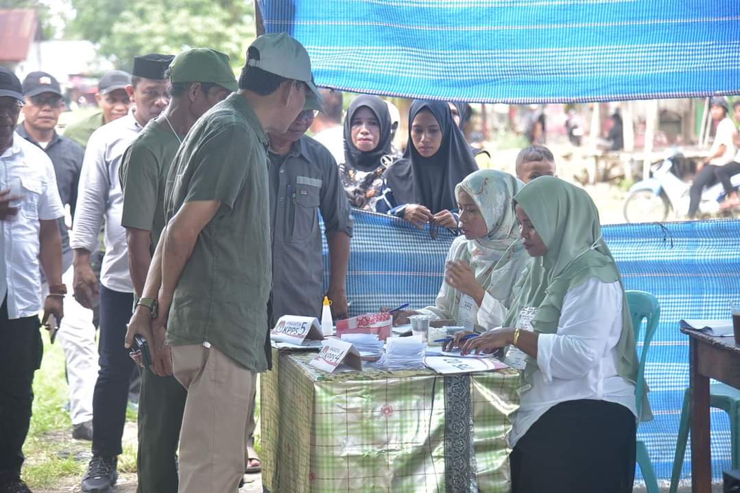 Salurkan Hak Suara di TPS Pasarwajo, Pj Bupati Buton Himbau Jaga Persatuan dan Kesatuan ...