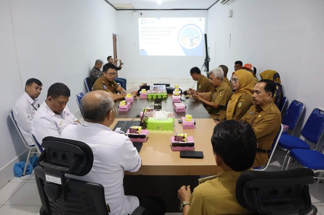 Pj Bupati Buton Terima Hasil Penilaian Kepatuhan Tahun 2023 dari Ombudsman - Narasitime.com